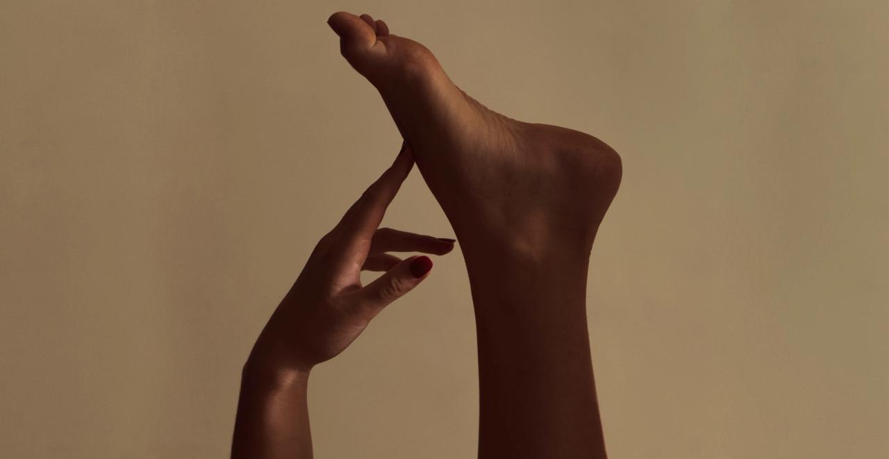 Health Coach Tip: Leg Wall Therapy | THE WELL